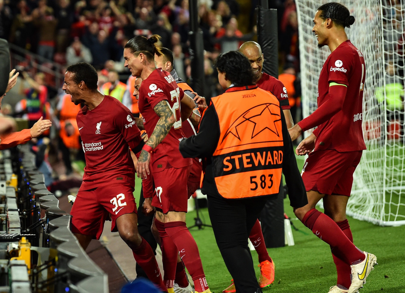 Gols de Liverpool x Rangers: Com domínio inglês, Reds vencem por 2-0 na ...